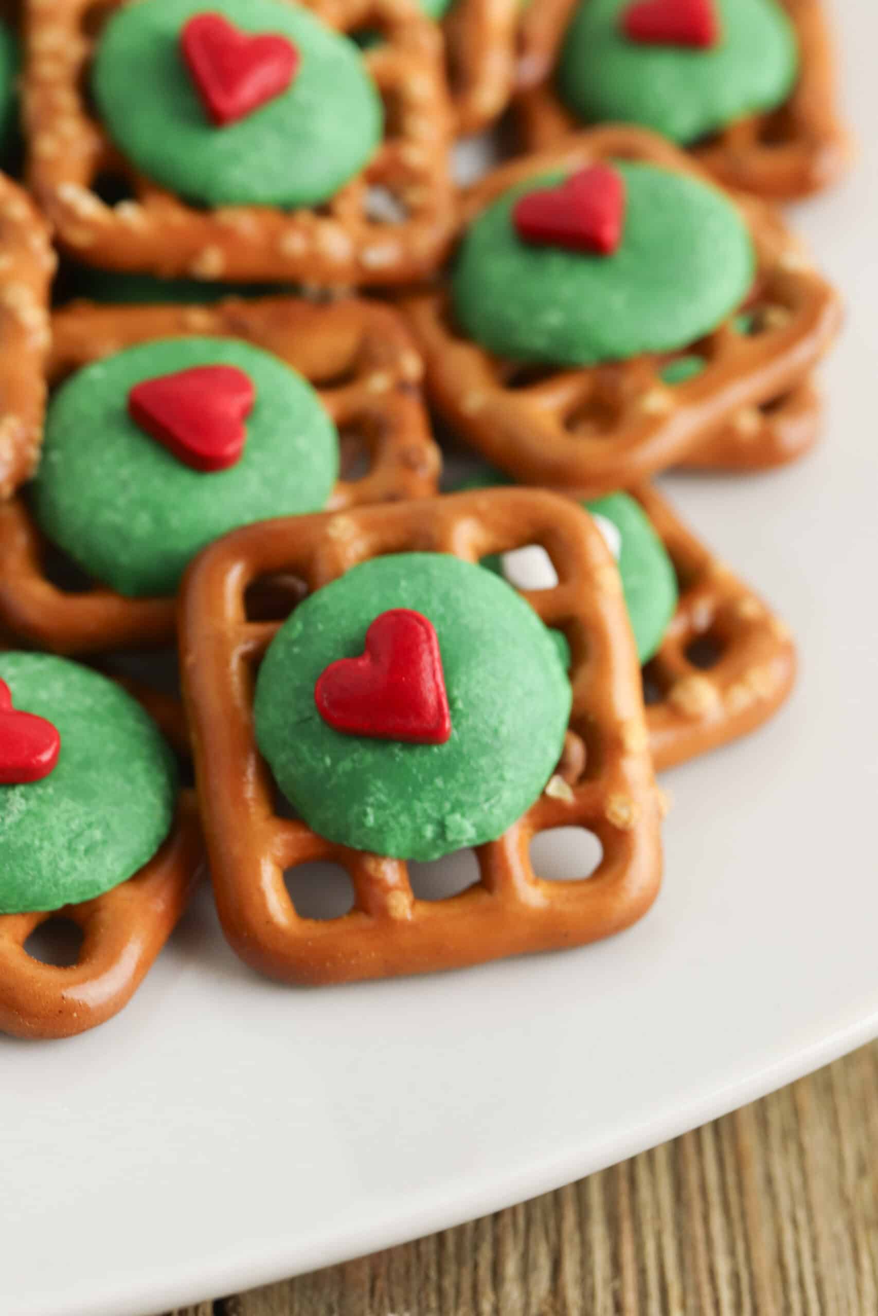 3-Ingredient Grinch Pretzel Bites